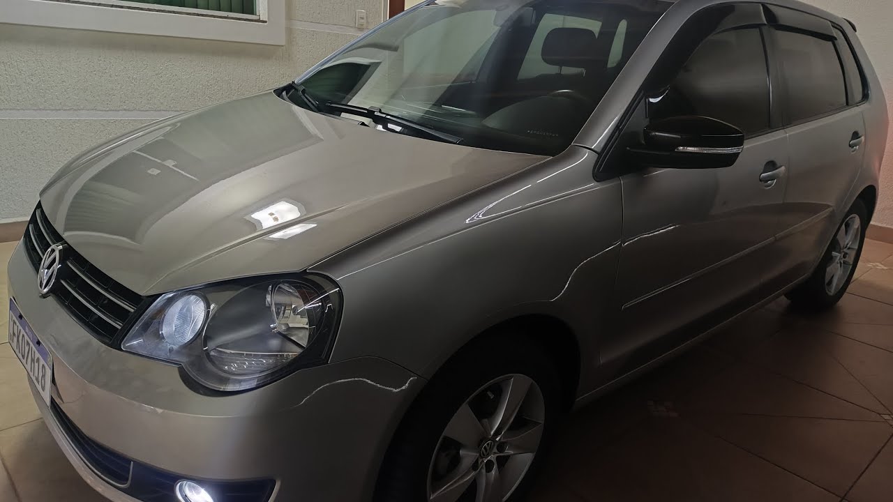 Volkswagen Polo 1.6 Sportline Mecânico 2013/2014 Prata com Teto Solar ...