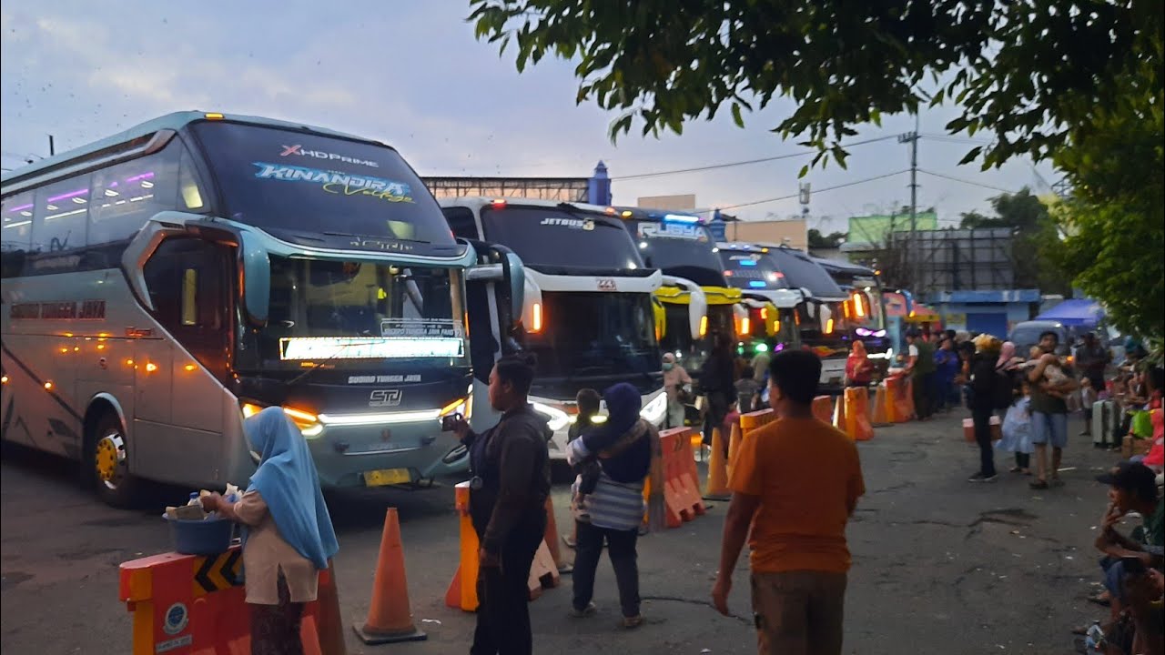 RAMAI BUS JAM 5 SORE TERMINAL MAOSPATI MAGETAN - YouTube