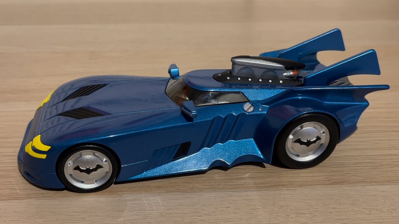 Corgi 2000 BMBV4 Batmobile 1/24 scale - YouTube