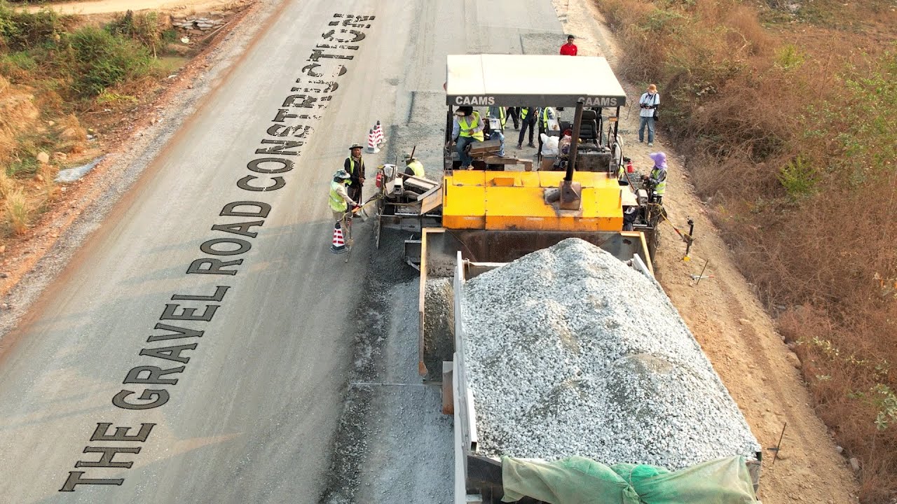 The Gravel Paving Machine's Operation | Incredible Paver Machine ...