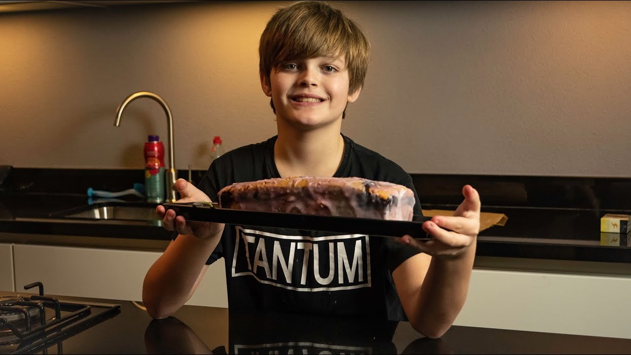 MAKING A CAKE WITH LUCAS, DEEN SUPERMARKTEN, KOOPMANS, GWOON, MELKAN ...