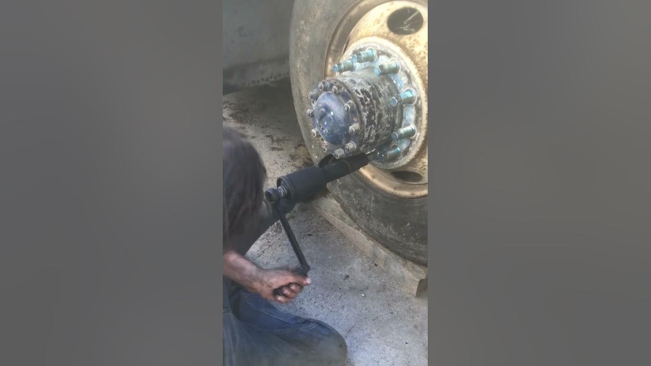 mci 5 bus dd 8v71 Detroit diesel - YouTube