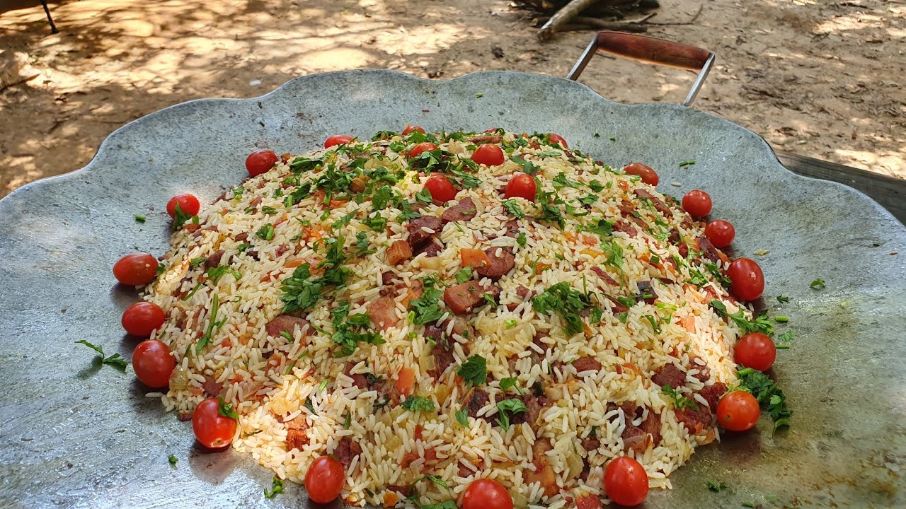 Arroz Carreteiro no disco de Arado - Beira do Rio Turvo - YouTube