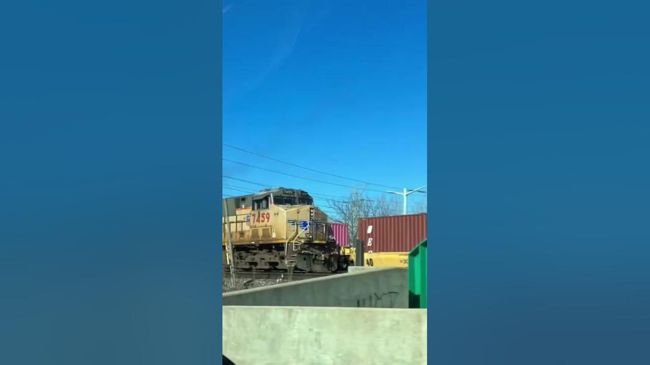 Driving past KLWX #8520 and #9530 - YouTube