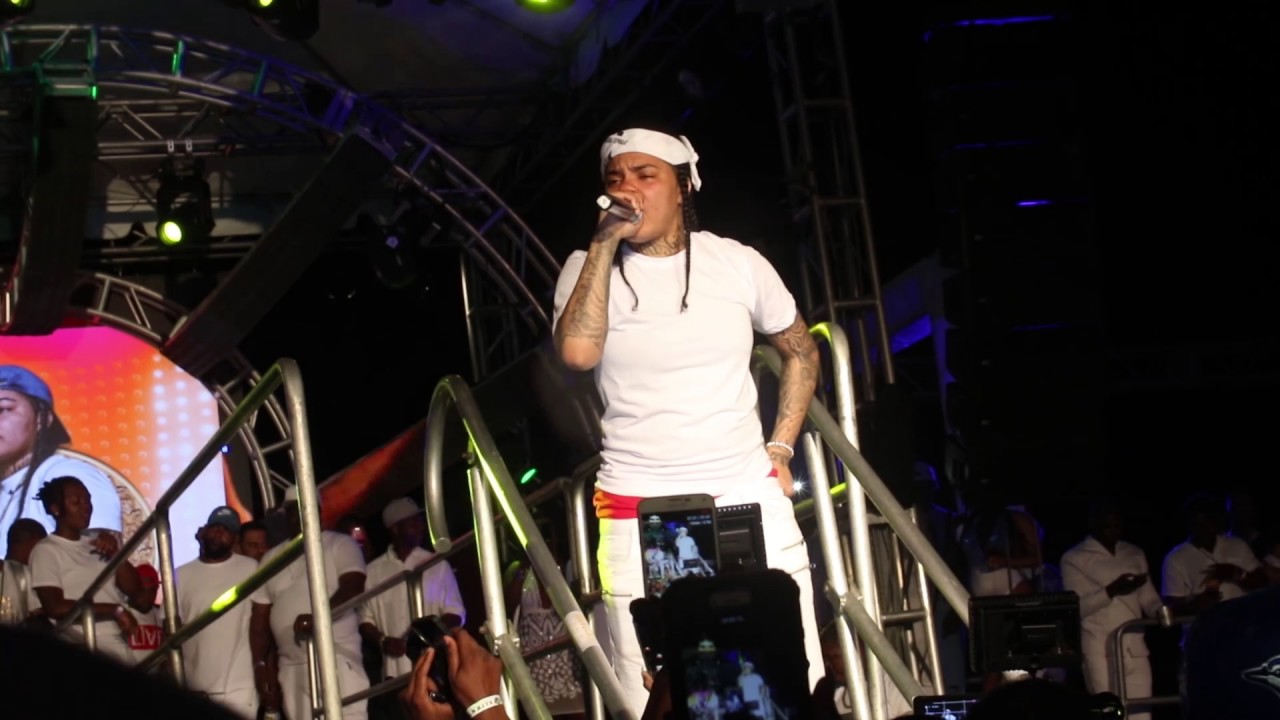 Young MA Performs Ooouuu In Jamaica @ BritJam 2017 - YouTube
