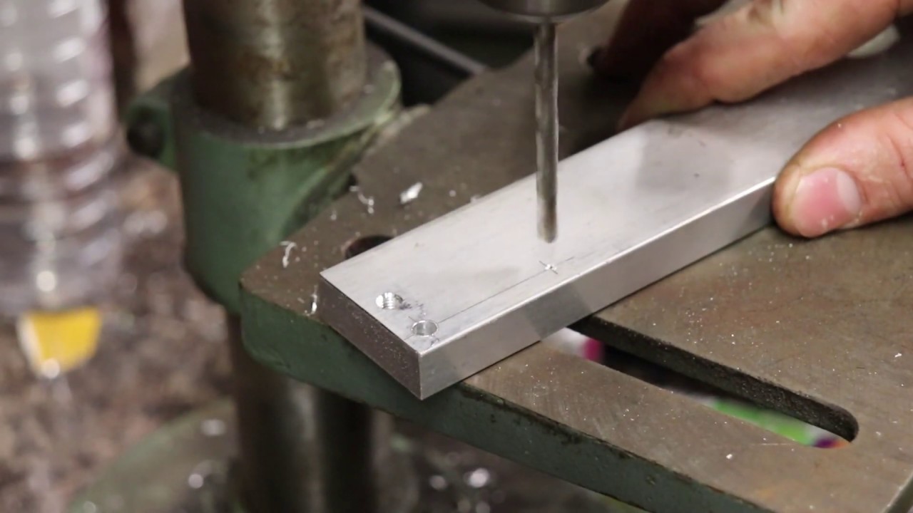 Fitting a Chinese digital readout to the lathe - YouTube