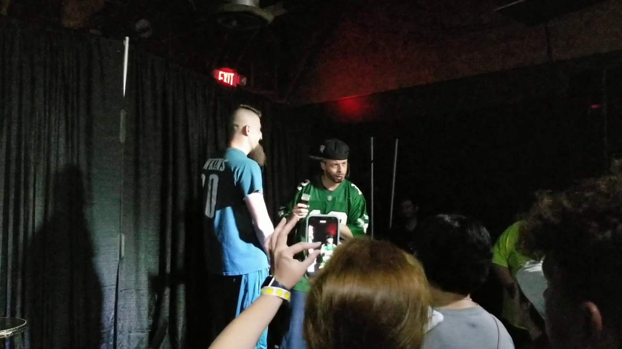 Teste (Ed Bassmaster) shaves an audience members beard on stage ...