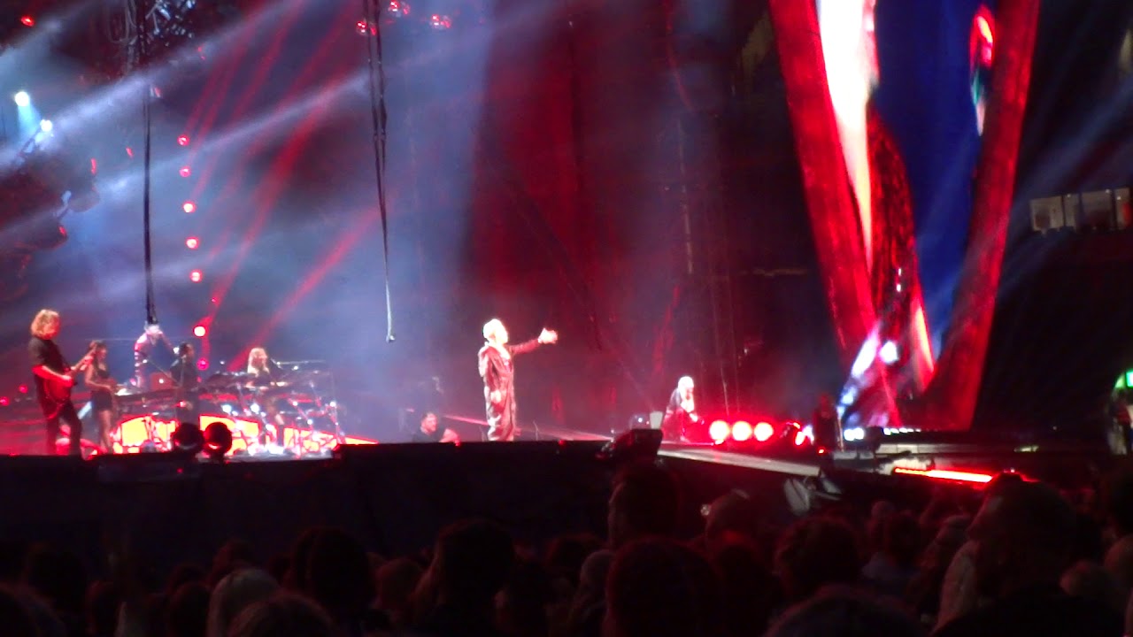 Pink - Raise Your Glass @ Anfield Liverpool 25/06/2019 - YouTube