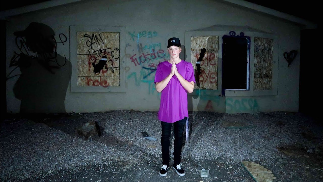 ABANDONED HOUSE EXPLORING AT NIGHT! - YouTube