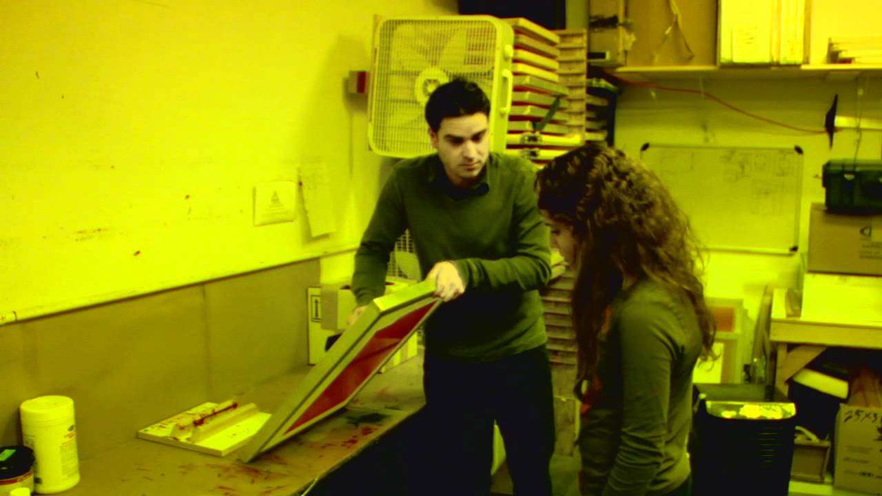 Coating a screen for screen printing - YouTube