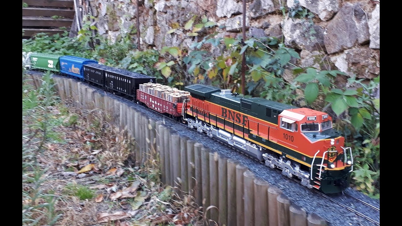 ESU Loksound XL 4.0 - Dash-9 sound - YouTube