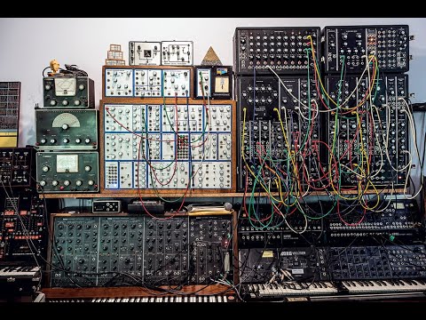 First encounter with a Moog Modular - YouTube