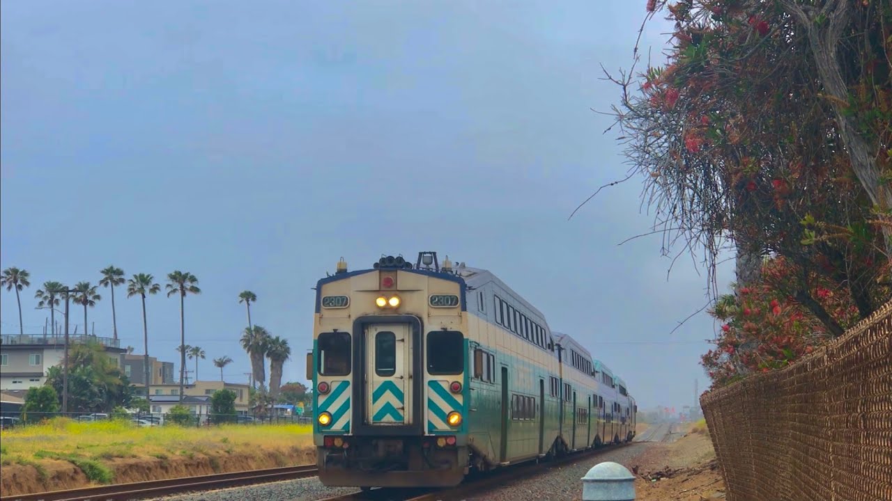 Coaster 2307 leads 672 through Cp Longboard - YouTube