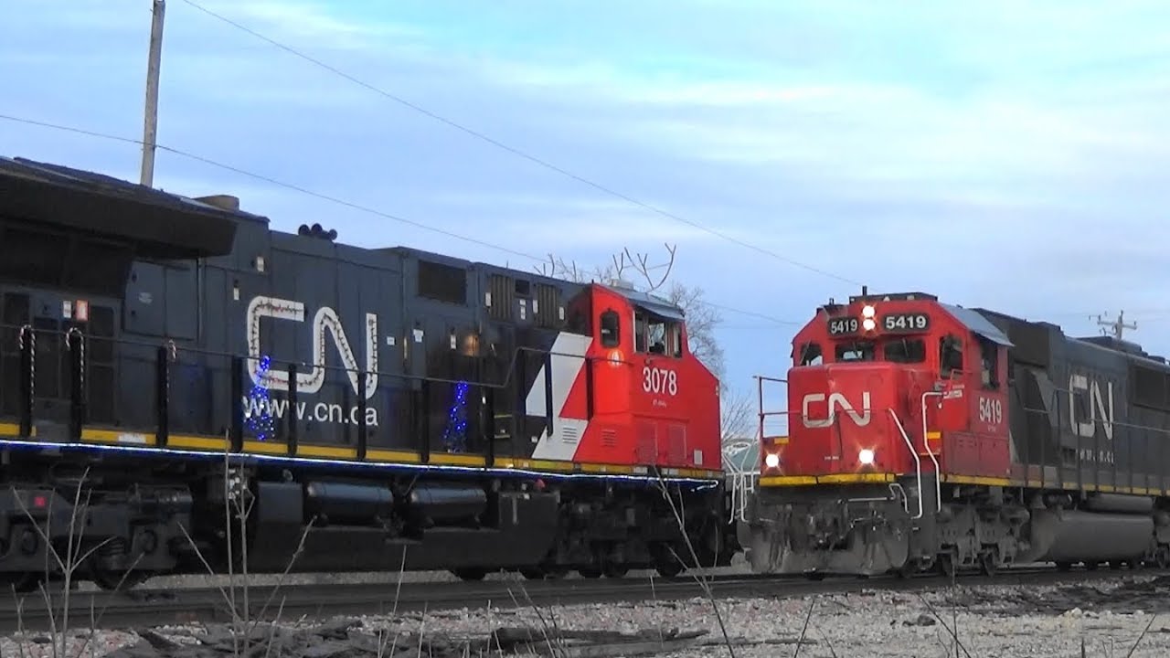 CN 5419 Leads a Freight, Peosta, IA, 12/8/2019 - YouTube