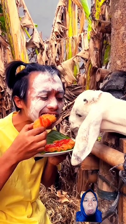 mak laper gorengan sandal || mak laper bego || mak laper nak bego #funny #mukbang #food #shorts ...