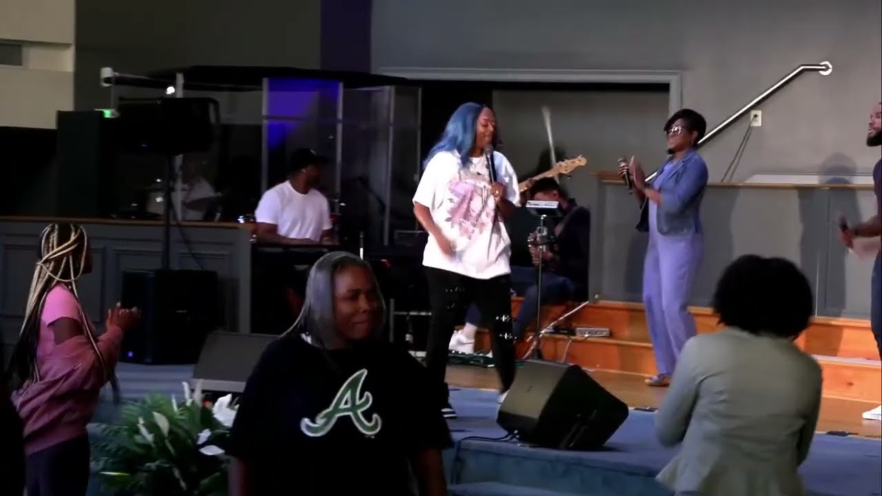 A Better Way to Live // Outlet Live Experience - YouTube