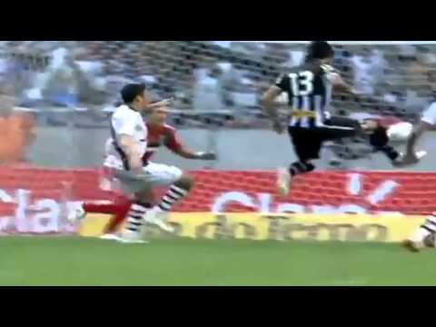 Gandula musa Fernanda Maia ayuda a  Botafogo a meter un Gol contra  Vasco.flv