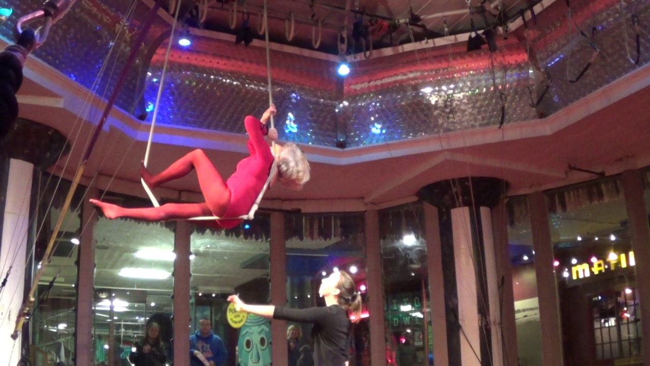 90 Year Old Elizabeth 'Bunny' Herring's Final Trapeze Flight - YouTube