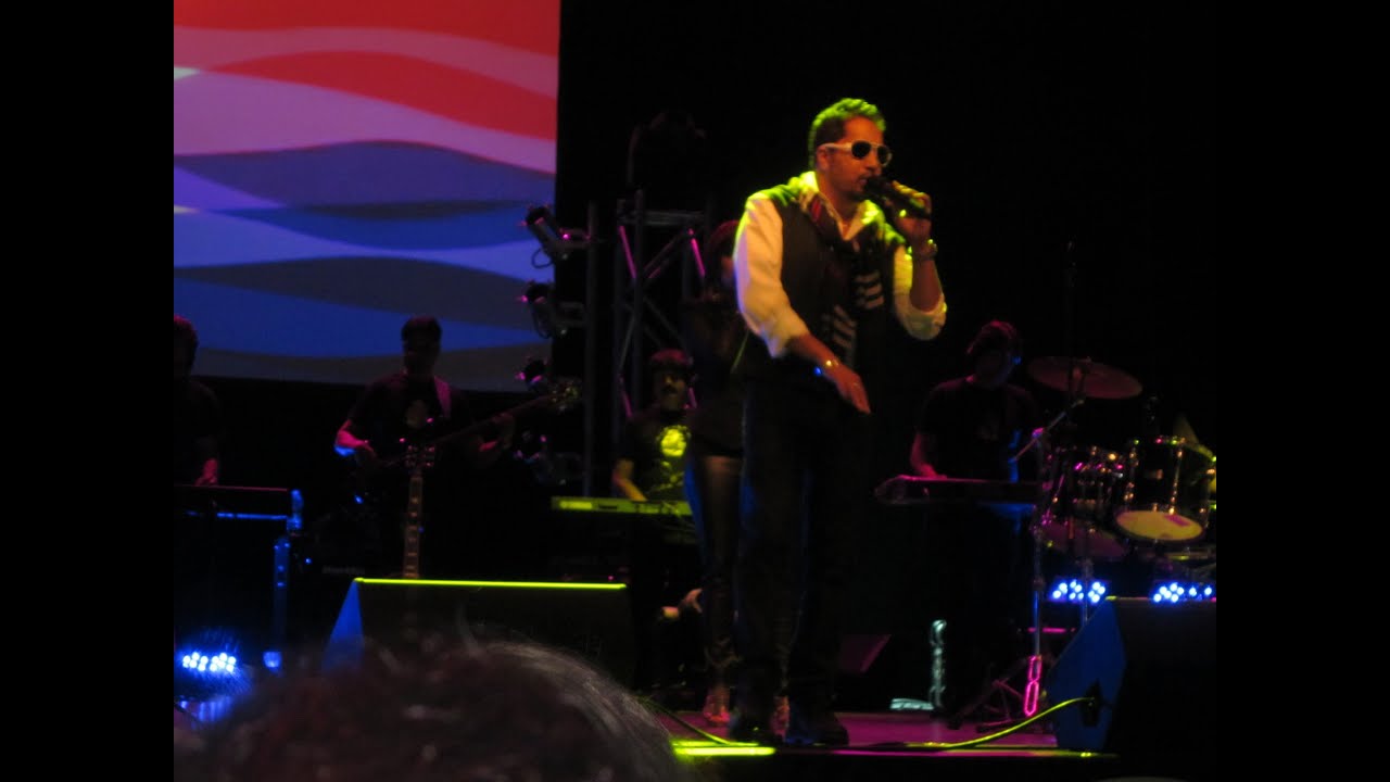 Mika sing live in montreal 2012 - YouTube