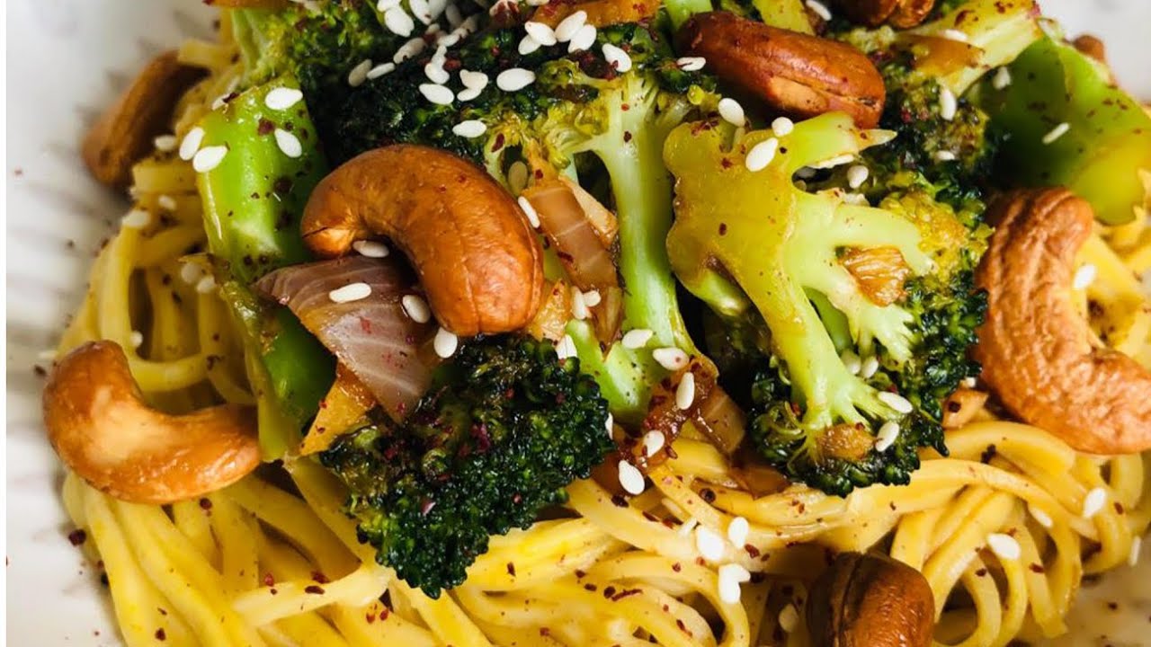 15-Minute Healthy Broccoli Cashew Stir-Fry - YouTube