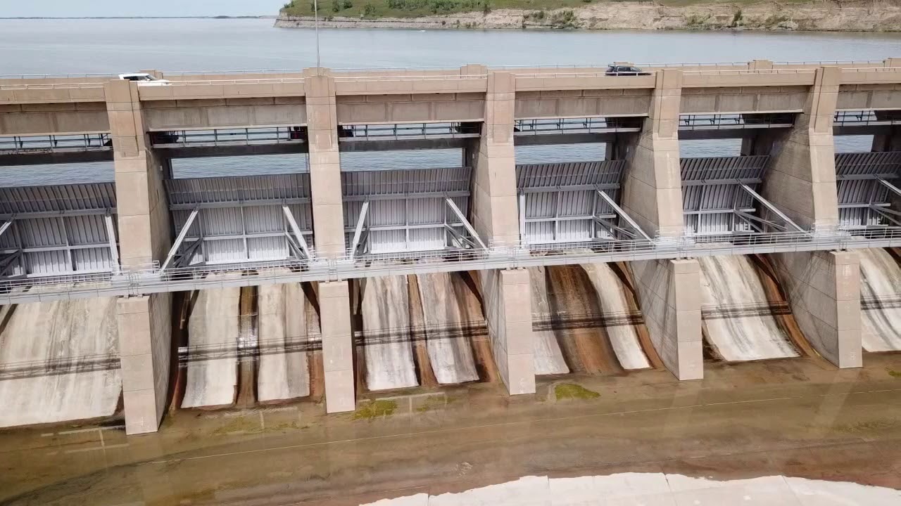 Garrison Dam spillway - YouTube