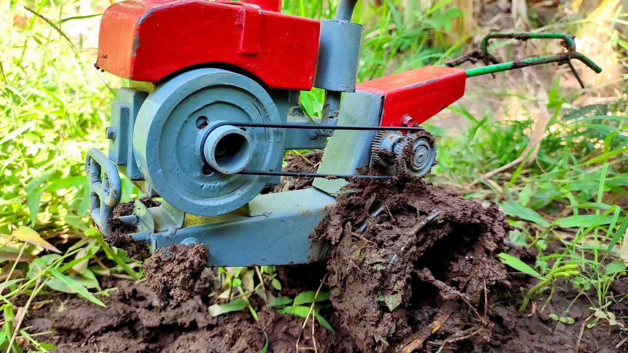 Wow!! Traktor sawah jumbo dan traktor sawah kecil di atas bukit yang ...