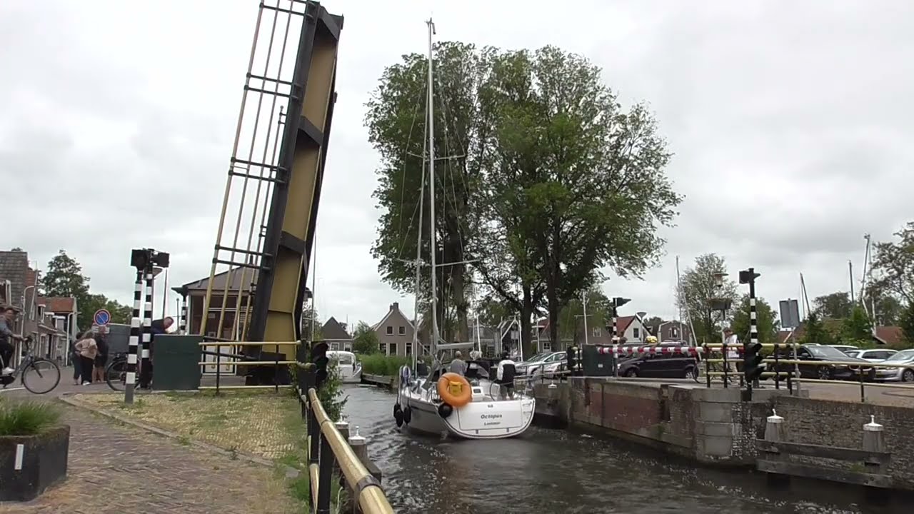 Brugopening Beginebrug Workum (Warkum) Basculebrug/ Drawbridge/ Pont ...