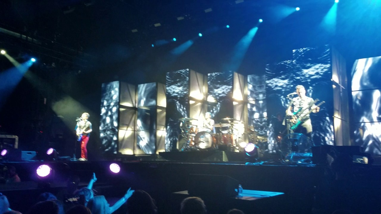 Muse - Madness (LIVE) - YouTube