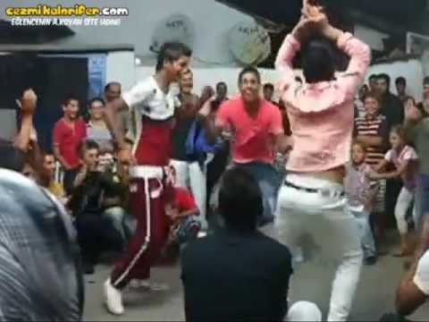 Yılan gibi kıvıran gencolar