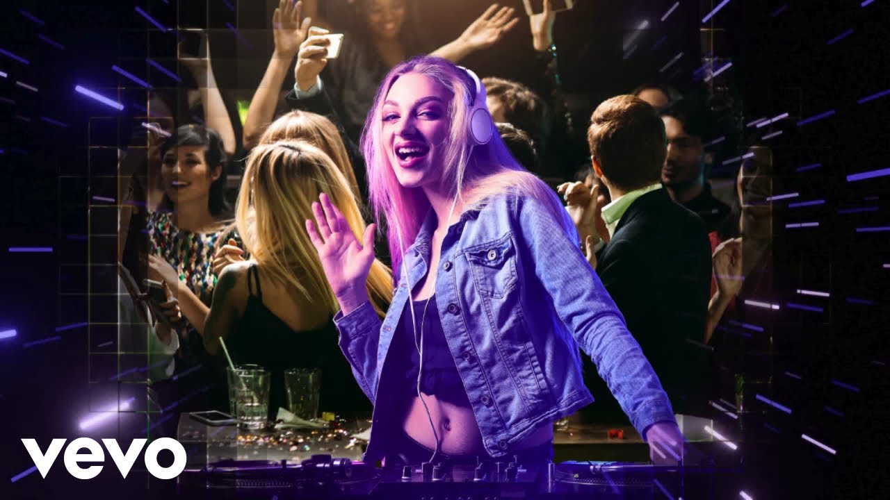 Luna Starfire - Love Carousel - Dance & Romance Anthem 2025 (Official ...