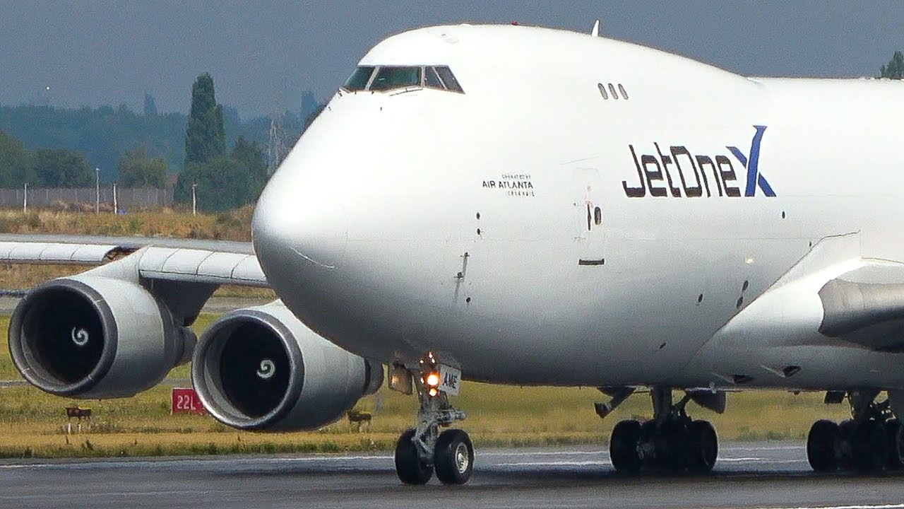 BOEING 747 DEPARTURE with lots of WATER SPRAY - B747 on a WET RUNWAY ...