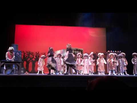 Zene's Gingerbread Cookie Dance - YouTube