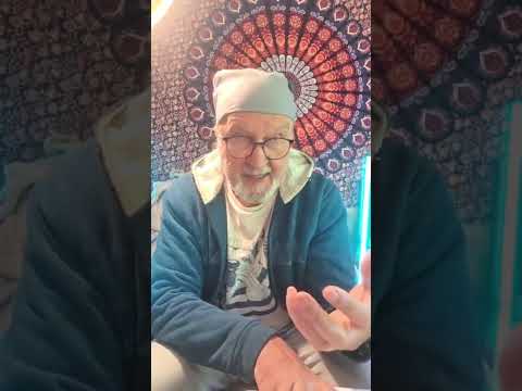 Cahil insanlar Ay'ın yiyeceğidir.