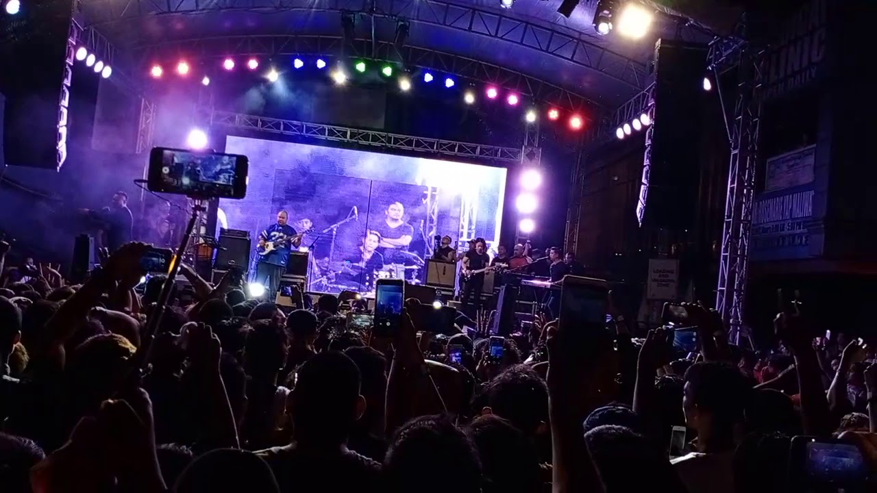 Andrew E (Banyo Queen) live Ttkd @ angeles city - YouTube