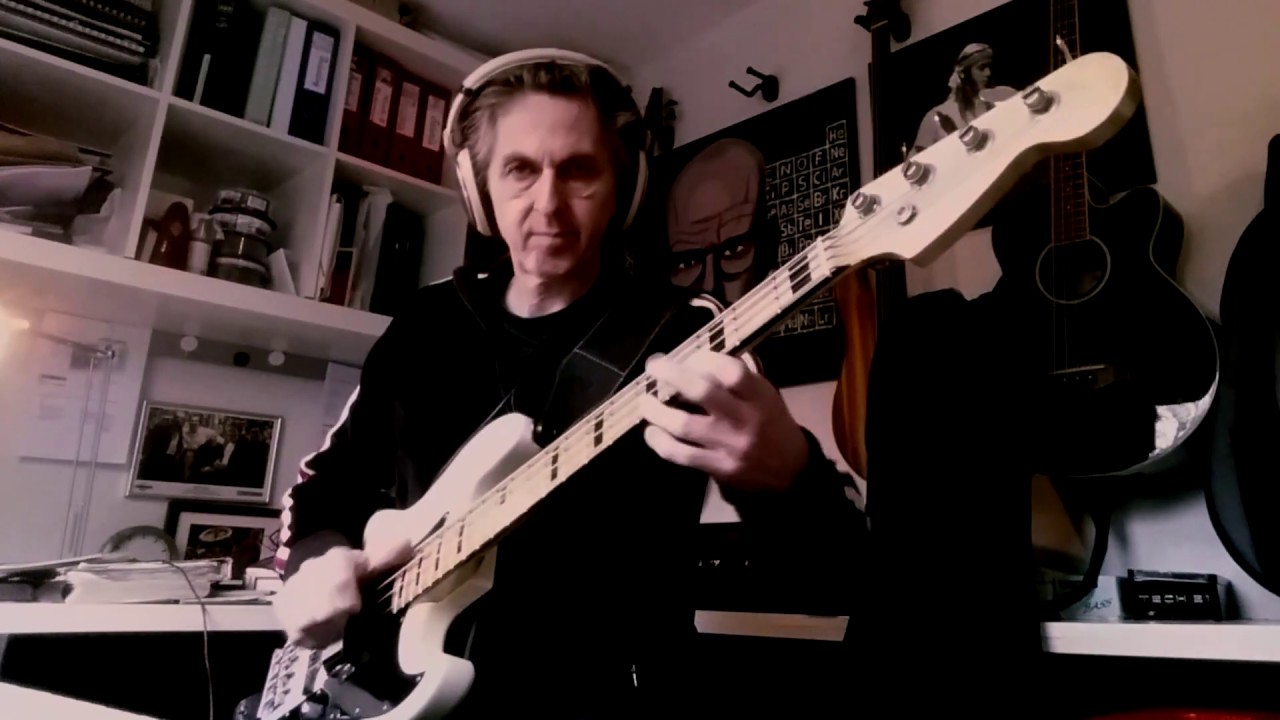 Modern World (cover op basgitaar)│Koos Lonis - YouTube