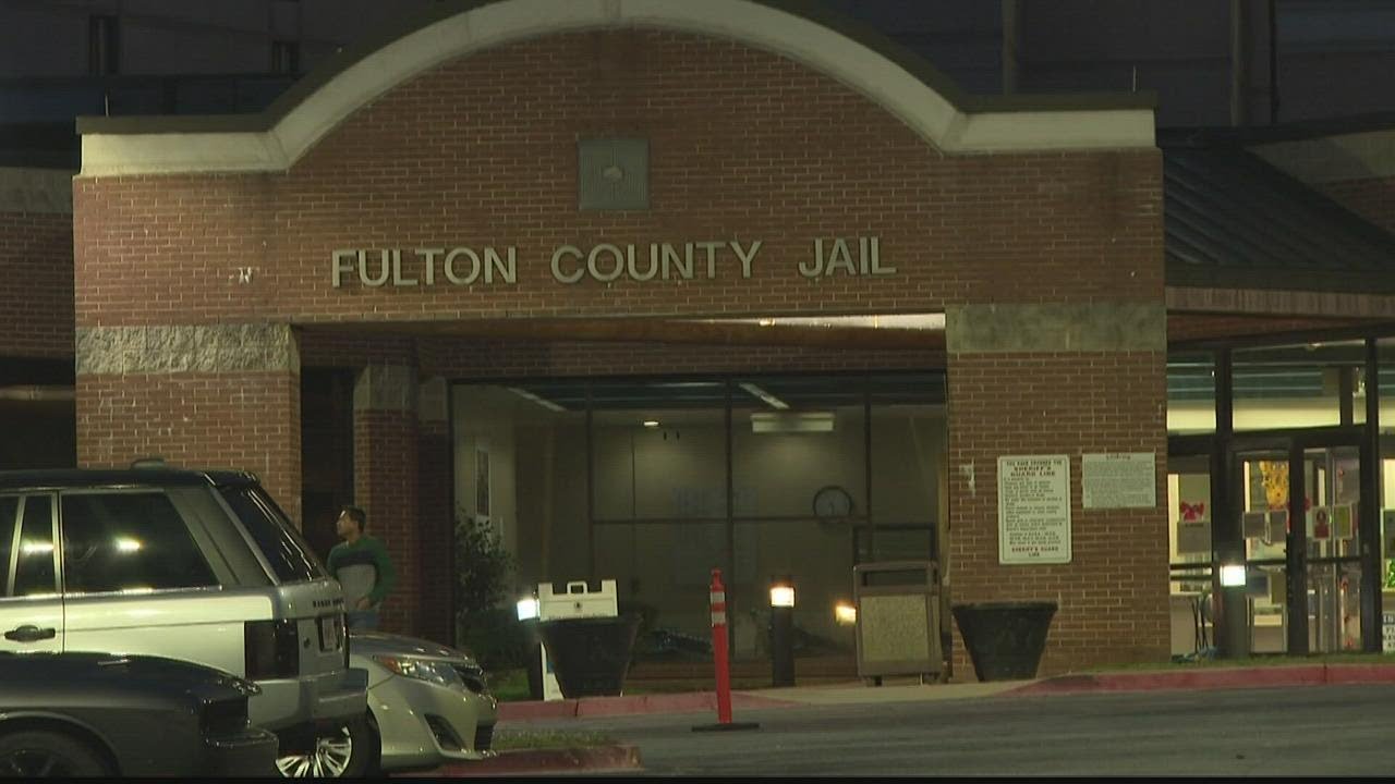 Inmate killed in Fulton County Jail - YouTube