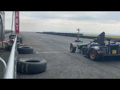 8 second 1/4 mile at Crail Raceway Cateram V8 - YouTube