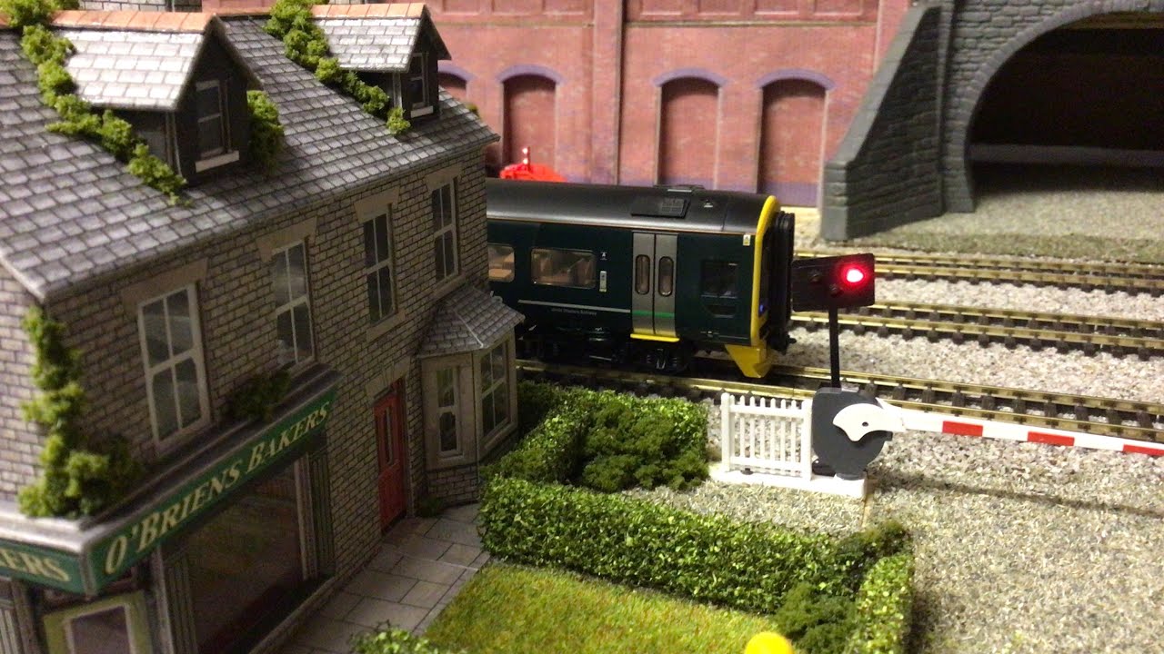BACHMANN GWR 158 SIMPLY AMAZING 😀 - YouTube