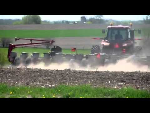 planting corn w 12 row planter - YouTube