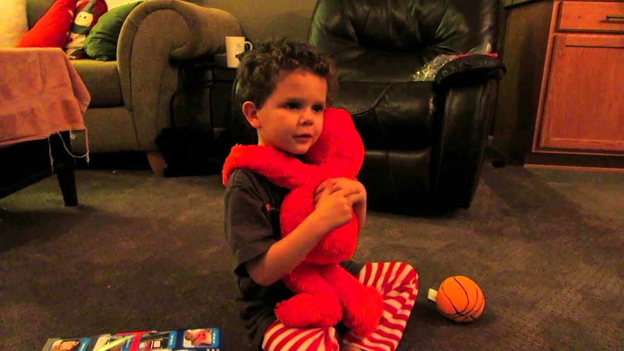 Big Hugs Elmo - YouTube