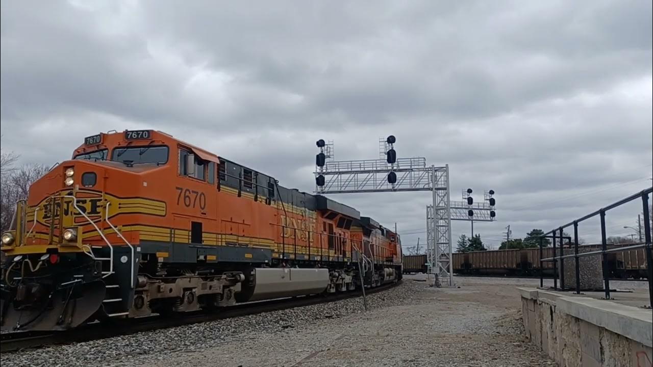 Northbound ns coal meets 13Q with bnsf H2 duo in Bellevue - YouTube