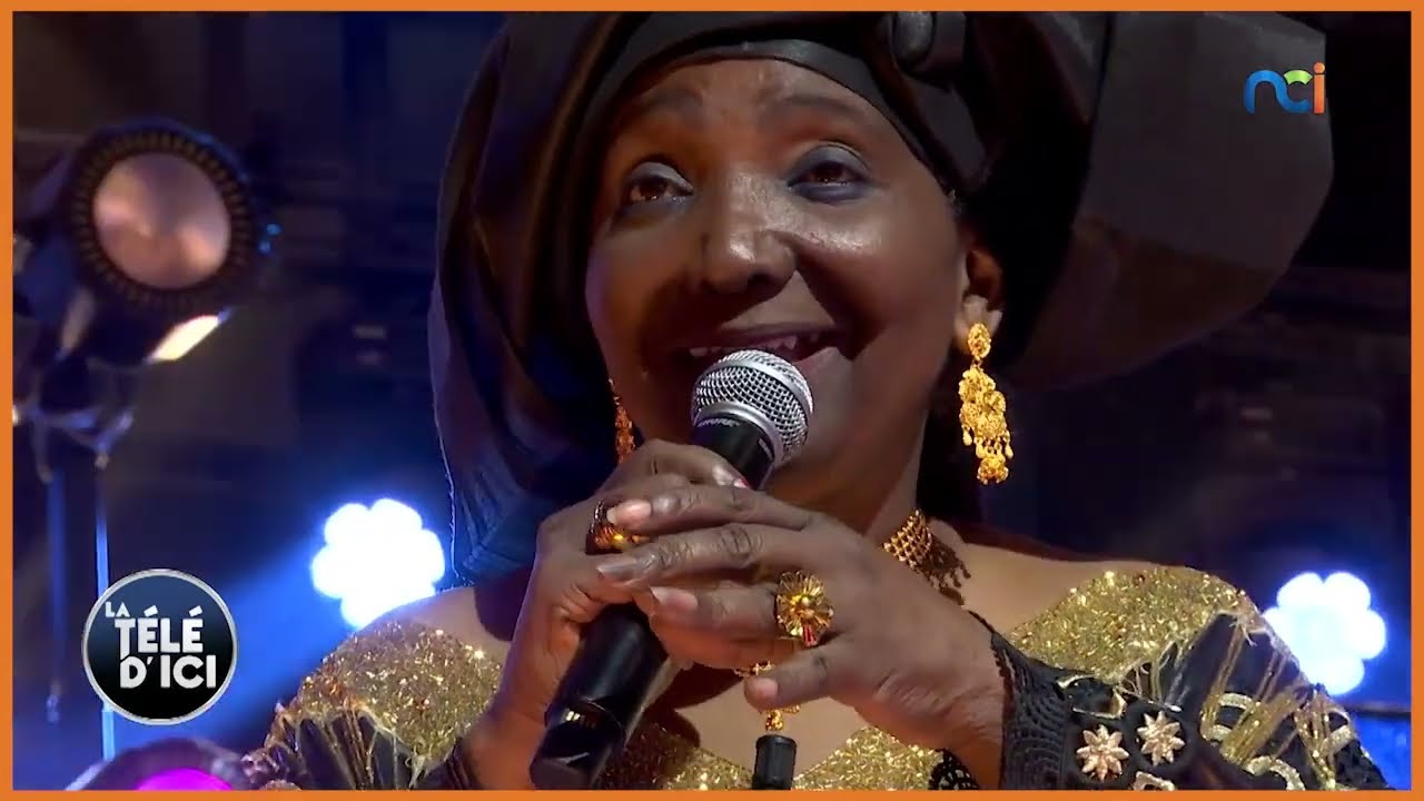 Aïcha Koné en prestation live sur la scène de La Télé d'Ici Saison 3 ...