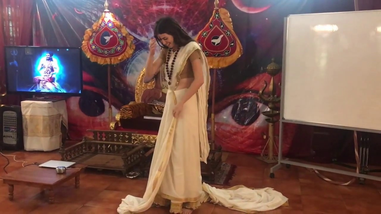 HOW TO TIE A SAREE - YouTube