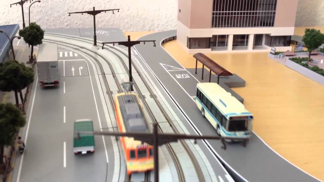 Tomytec Moving Bus System vs Kato Unitram - YouTube