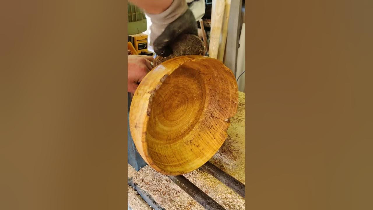 WOODTURNING-live edge bowl!! beeswax finish and beautiful result at the end! - YouTube