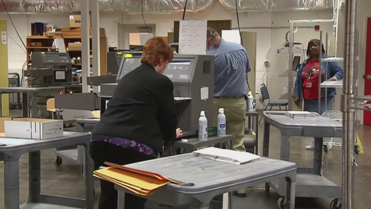 Oregon voters 'staying safe, home, voting by mail' - YouTube