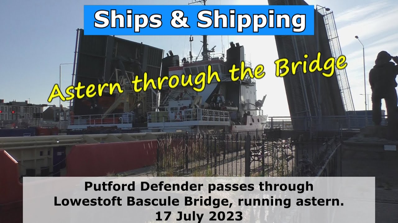 Putford Defender - Astern Through Lowestoft's Narrow Bridge; Monday 17 ...