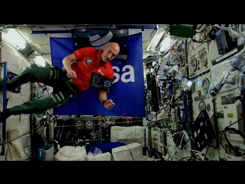 Astronot DJ Luca Parmitano'nun uzaydan çaldığı şarkılarla Ibiza'da gençler dans etti