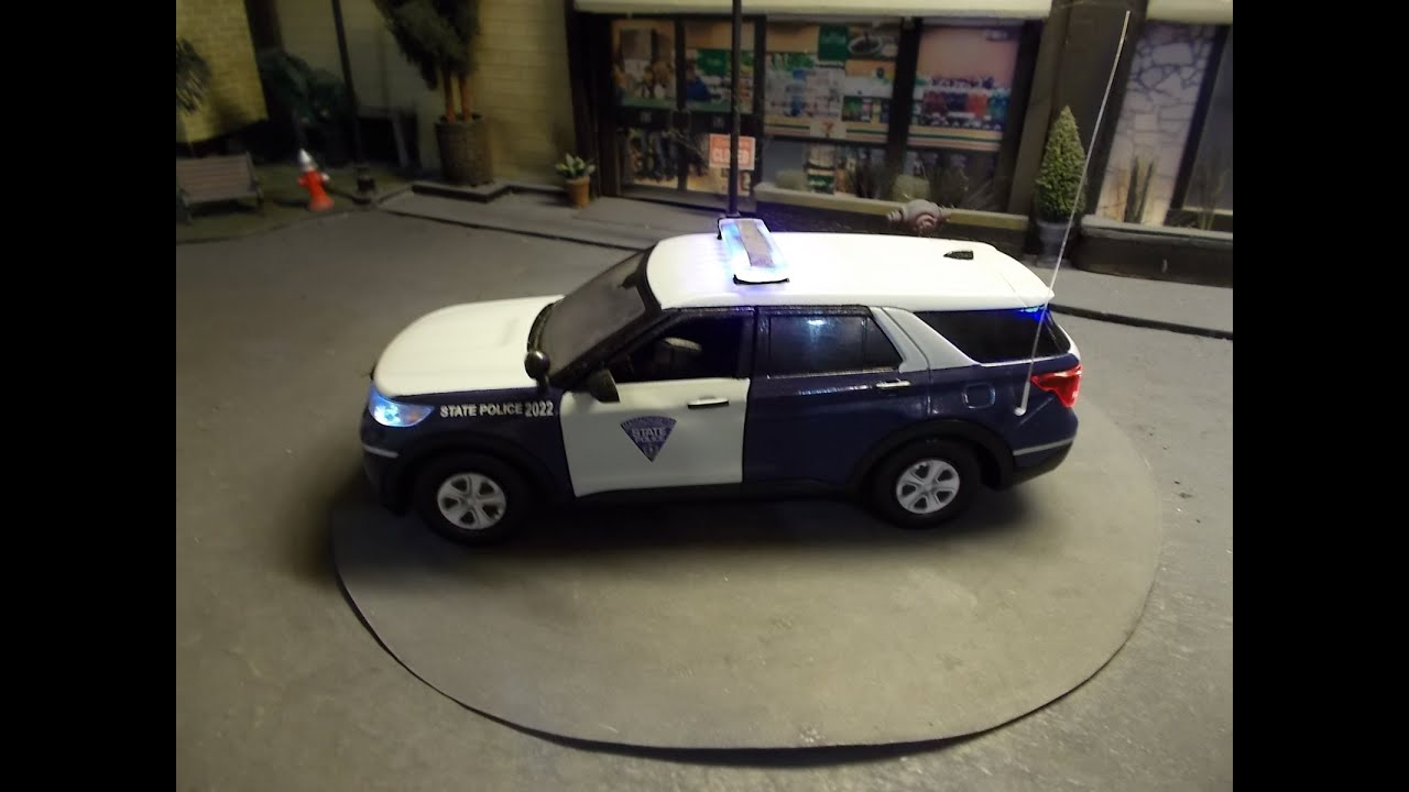 Massachusetts State Police 2022 1/24 scale Ford Explorer with lights ...