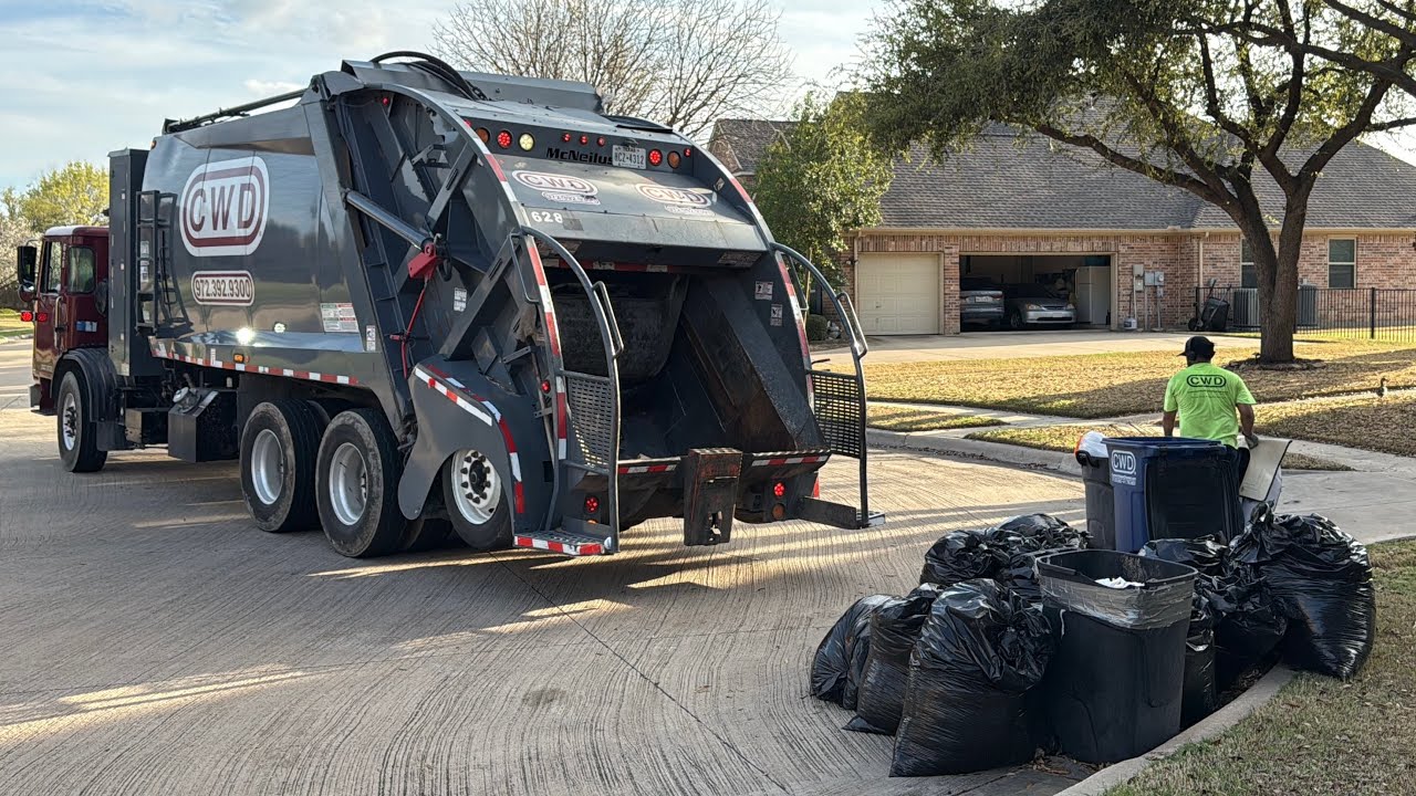 CWD Tag Axle Rear Loader Garbage Truck Packing Trash Bags - YouTube